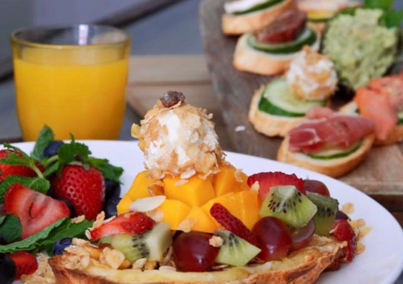 Communal Table - Macau Lifestyle