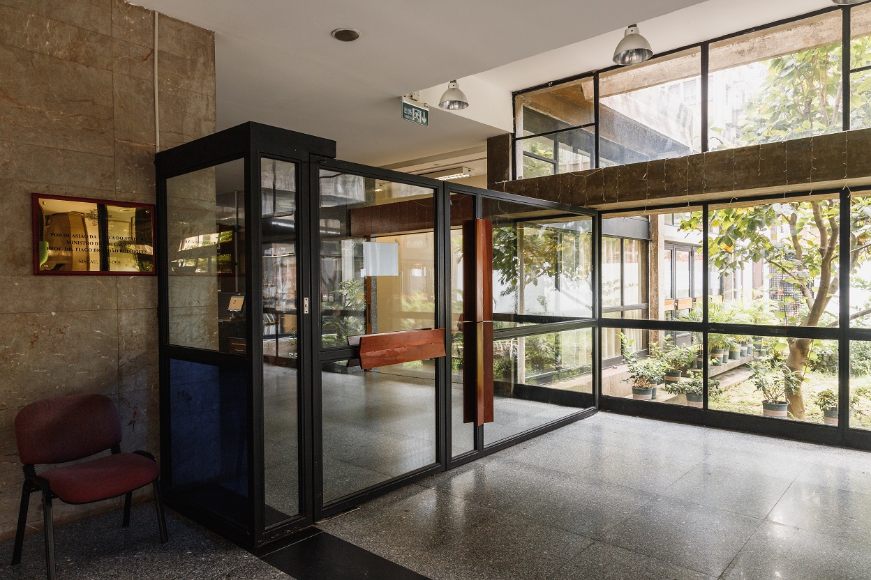 Rui Leão: 'The Windscreen Door' - Macau Lifestyle