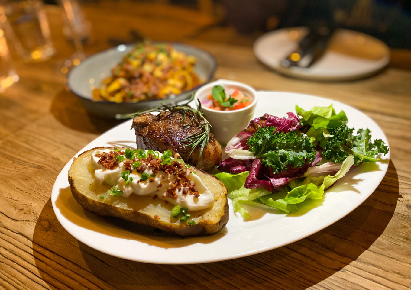 Common Table - Macau Lifestyle